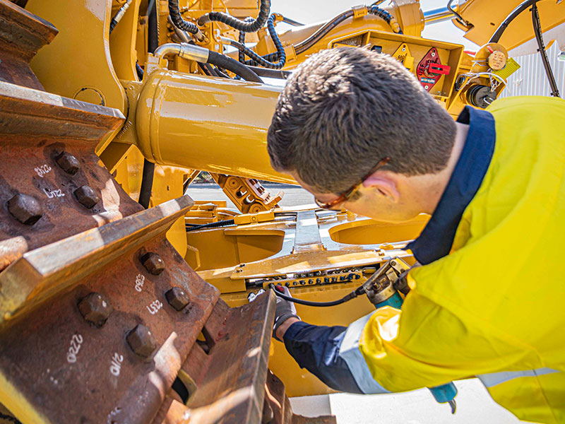 Onsite Maintenance Solutions & Fully Fitted Workshops | Axis Hire