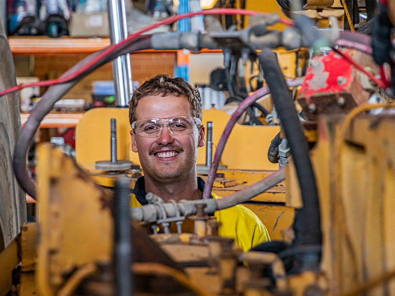 Onsite Maintenance Solutions & Fully Fitted Workshops | Axis Hire